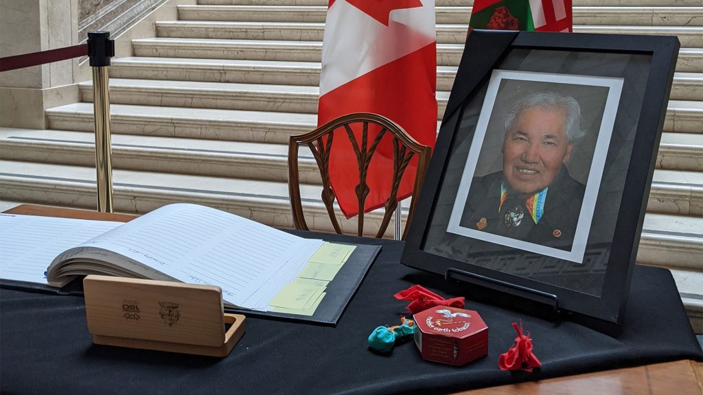 Murray Sinclair remembered at Winnipeg memorial