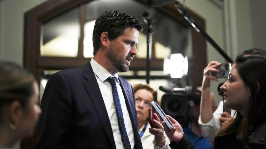 Fraser apologizes, says comments on Indigenous consultation eroded ...