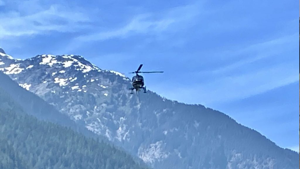 Wildfire looming over Squamish, B.C., quadruples in size