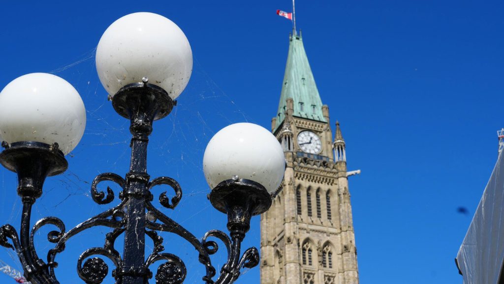 Minister's office reviewing tribunal order on First Nations child welfare
