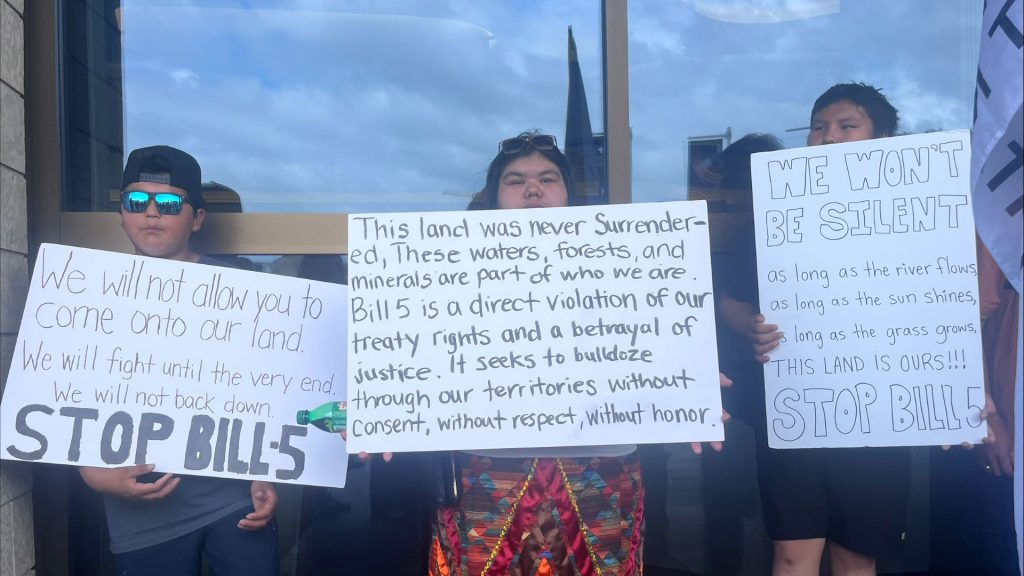 A PM in a hurry gets a long view on First Nations consultation